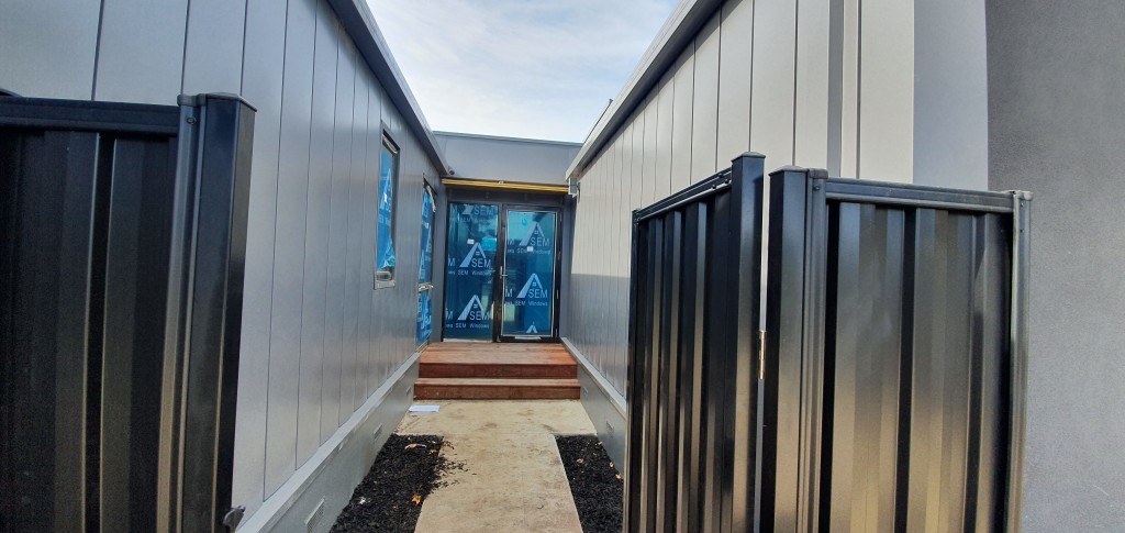 Colorbond interlocking panels – Melbourne Roof Plumbing